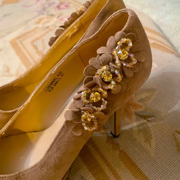 Comely | Shoes | Authentic Y2k Tan Suede Comely Pumps S 85 | Poshmark